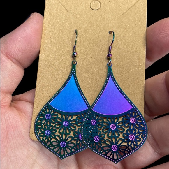 Fourty Dreams Boutique | Jewelry | New Teardrop Flower Oil Slick Dangle ...